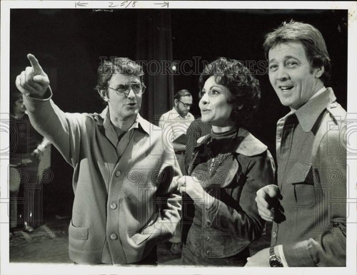 Press Photo Larry Blyden, Carol Lawrence and Bobby Van at rehearsals in ...