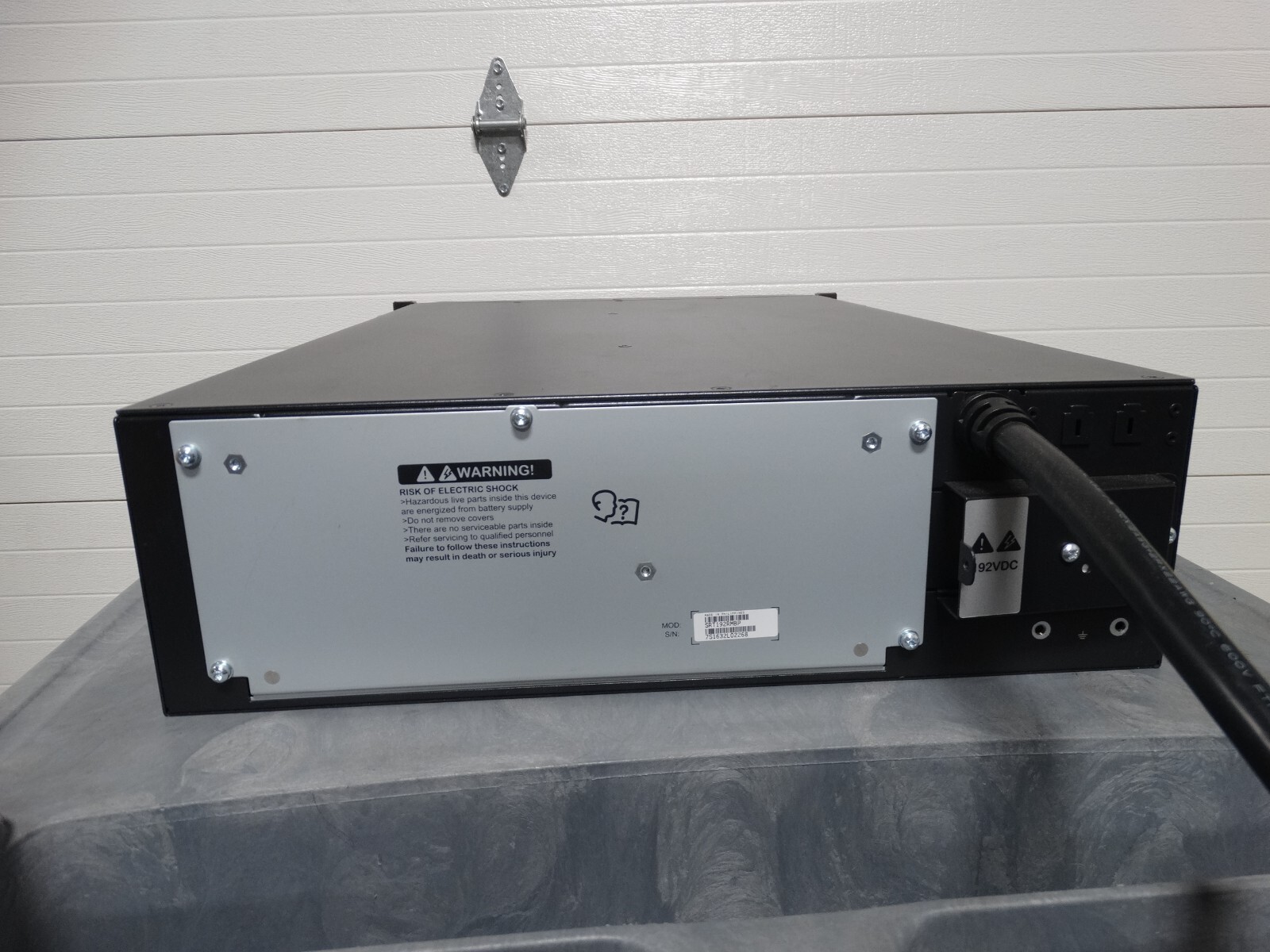 APC SRT192RMBP APC Smart-UPS SRT 192V 5kVA and Battery Pack (02 ...