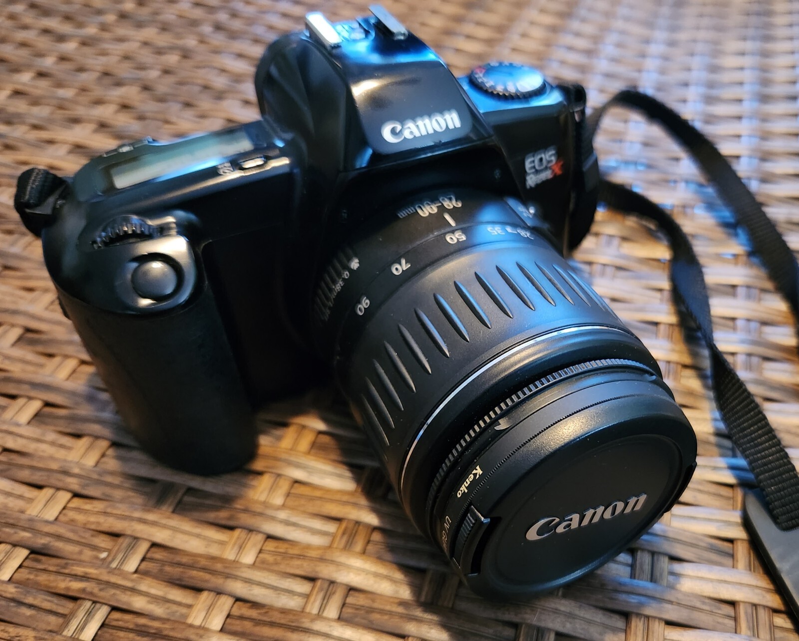 Canon Rebel EOS X 28-90mm Camera Lens, Strap