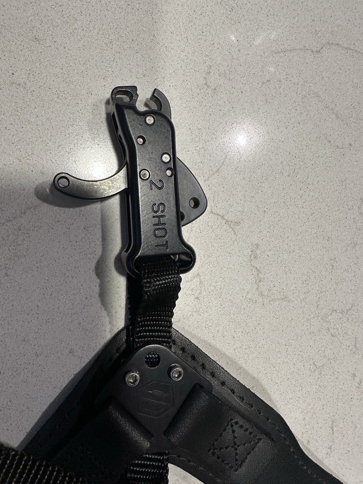 Carter Two Shot Black Hook & Loop Strap Release (RWTS1631) | eBay