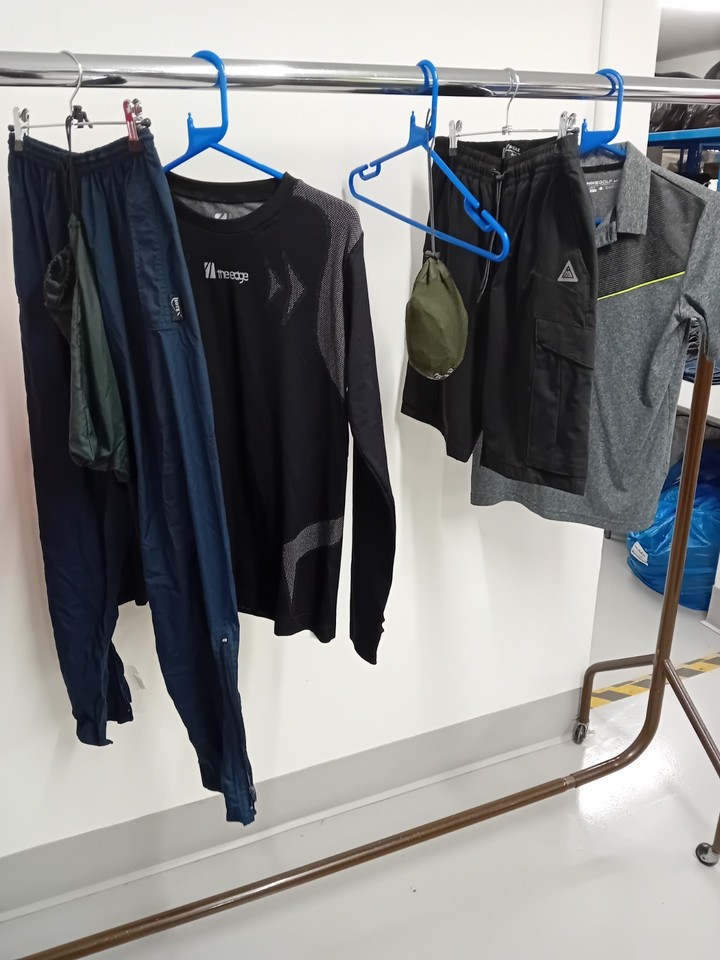 MEN'S ACTIVEWEAR BUNDLE x 20 Various Sizes inc. PETER STORM GAP NIKE ...