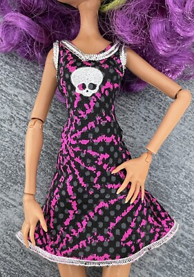 Monster High Doll Spectra Power Ghouls Skullette Skull Logo Pink Black ...
