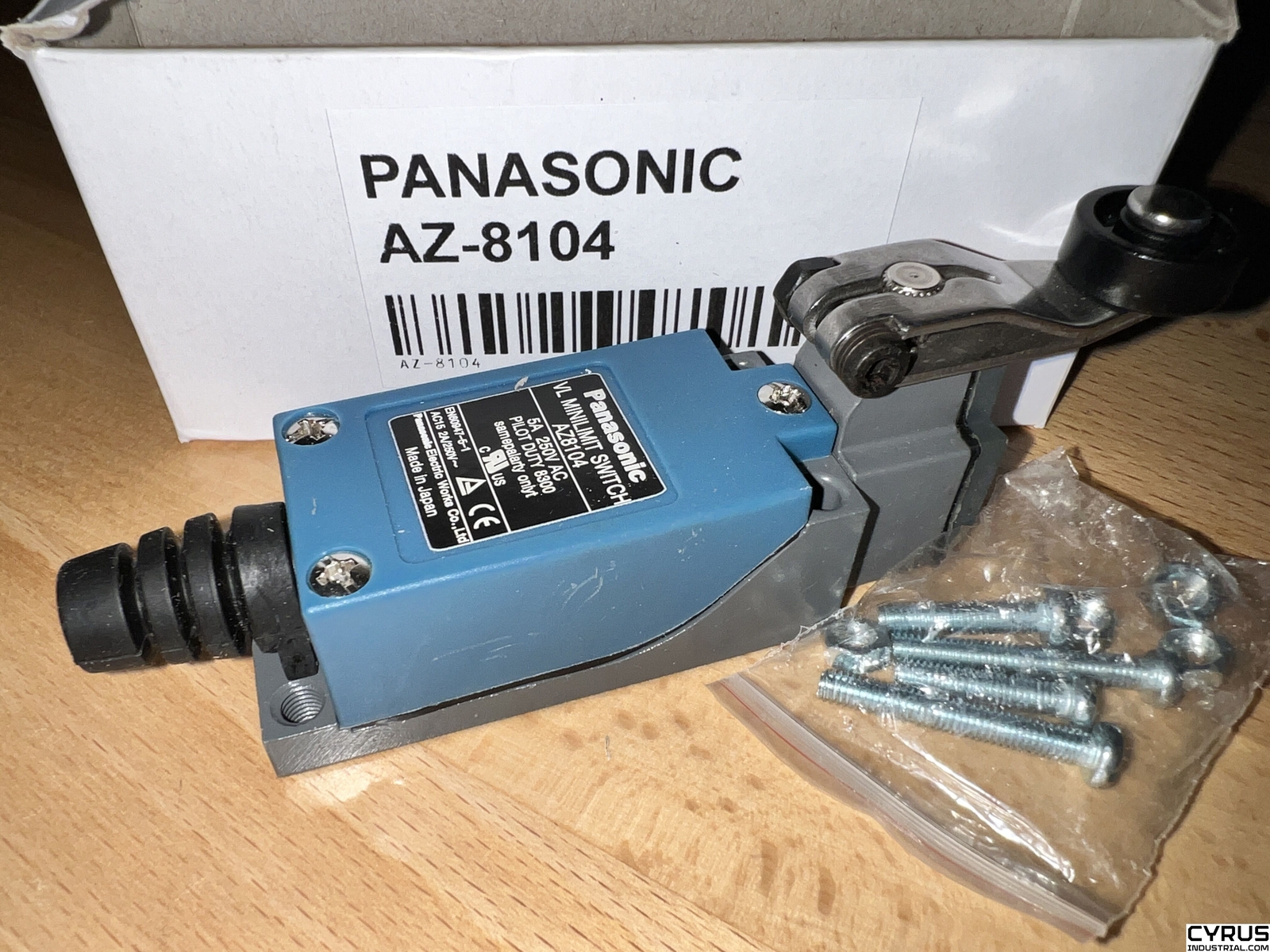 Panasonic AZ-8104 Limit switch; lever R 30mm, plastic roller Ø18mm; NO ...