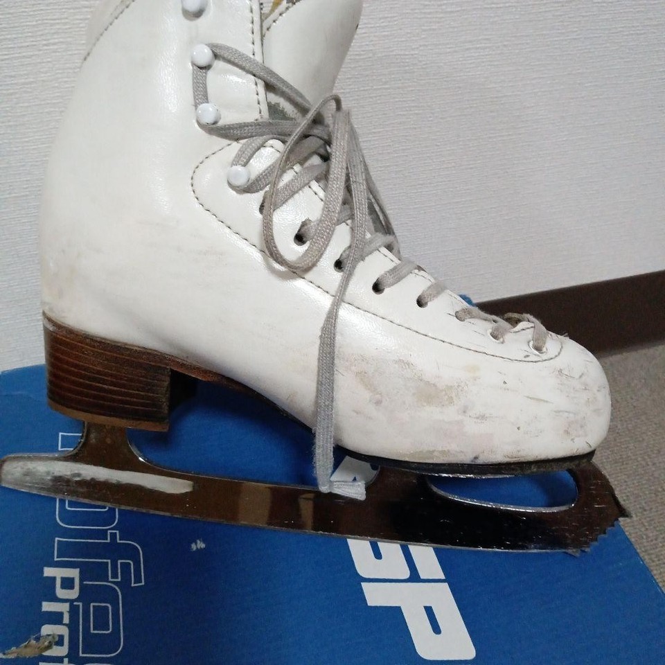 Final price drop Figure skating shoes Risport RF3 latest Gold Star edge ...