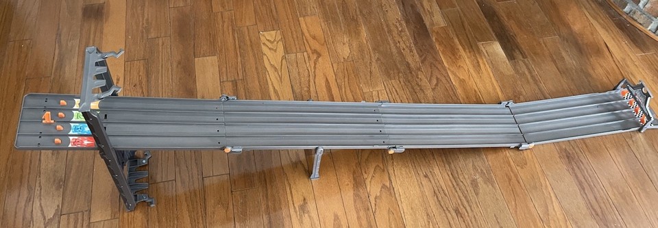 HOT WHEELS 4 LANE RACEWAY 6 FT. FOLDING PORTABLE RACE TRACK 2006 MATTEL ...