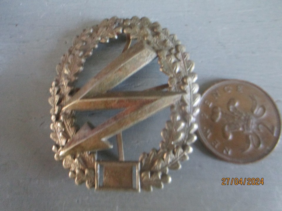 GERMAN ARMY (BUNDESWEHR) SIGNALS CAP BADGE | eBay UK
