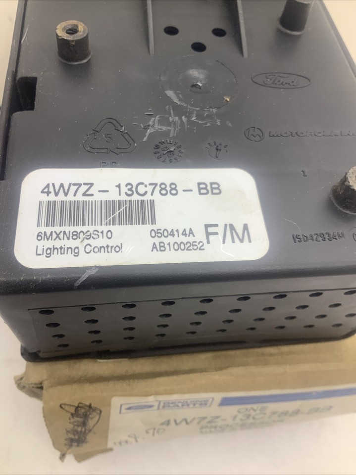 OEM Strobe Lighting Control Module For Ford Crown Victoria Police ...