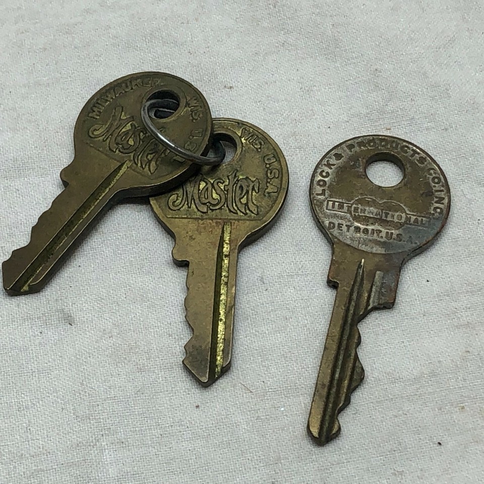 3 Vintage Metal Keys 2 Master Wisconsin USA & 1 International Detroit ...