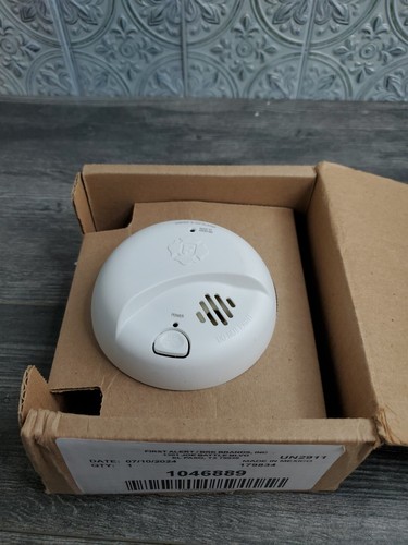 First Alert Dual-Sensor Smoke and Fire Alarm Detector Battery Powered ...