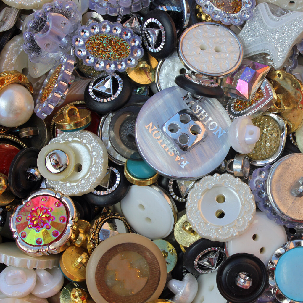 Job lots Mixed Gem Buttons Sewing Art Crafting Button Bead knitting Sew ...