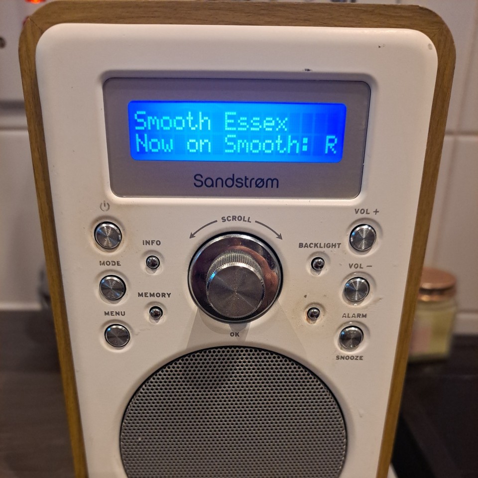 Sandstrom S6VDAB12 DAB/FM Radio with Alarm Clock Good Used Cond Garage ...