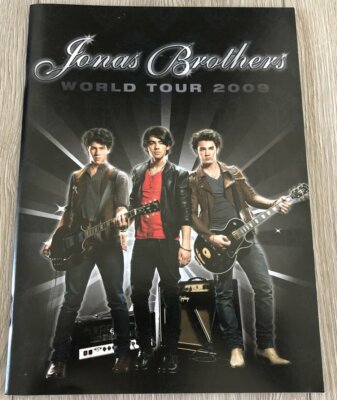 THE JONAS BROTHERS 2009 WORLD TOUR PROGRAM BOOK NICK JOE & KEVIN | eBay