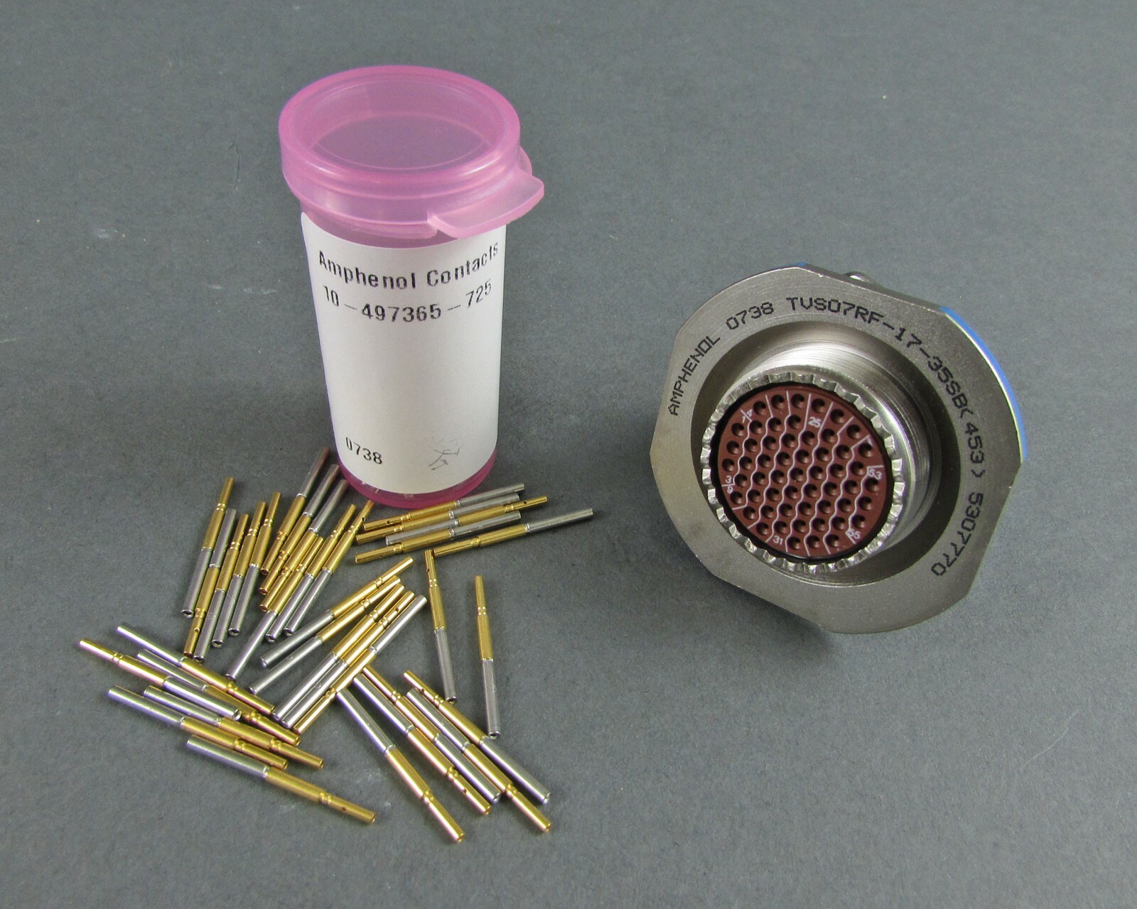 Amphenol TVS07RF-17-35SB(453) Connector w/ 10-497365-725 Crimp Socket ...