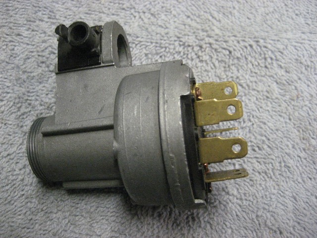 Pontiac 1967 NOS OEM Delco Remy Ignition Switch 1116680 D1477 for sale ...