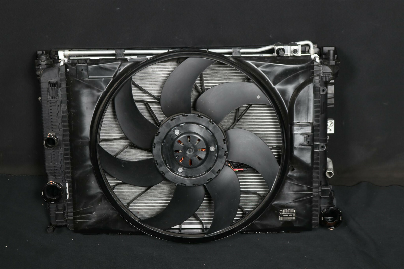 A2049066802 Fan 600W Radiator A2045003603 Mercedes W218 X218 C218 CLS ...