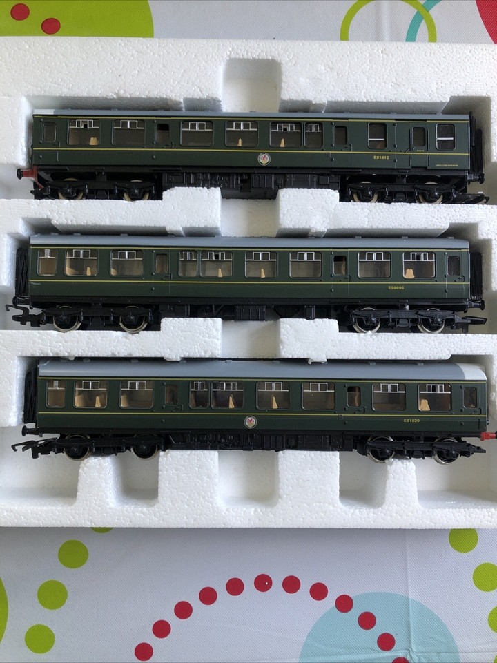 Hornby. R369, BR 3-Car Diesel Multiple unit, Class 110, in green, OO ...