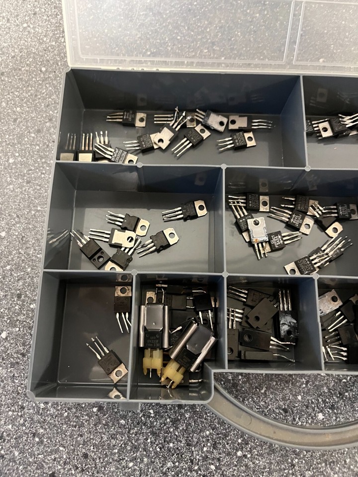 Lot of TO-220 Power Transistors, MOSFETs & Voltage Regulators in ...