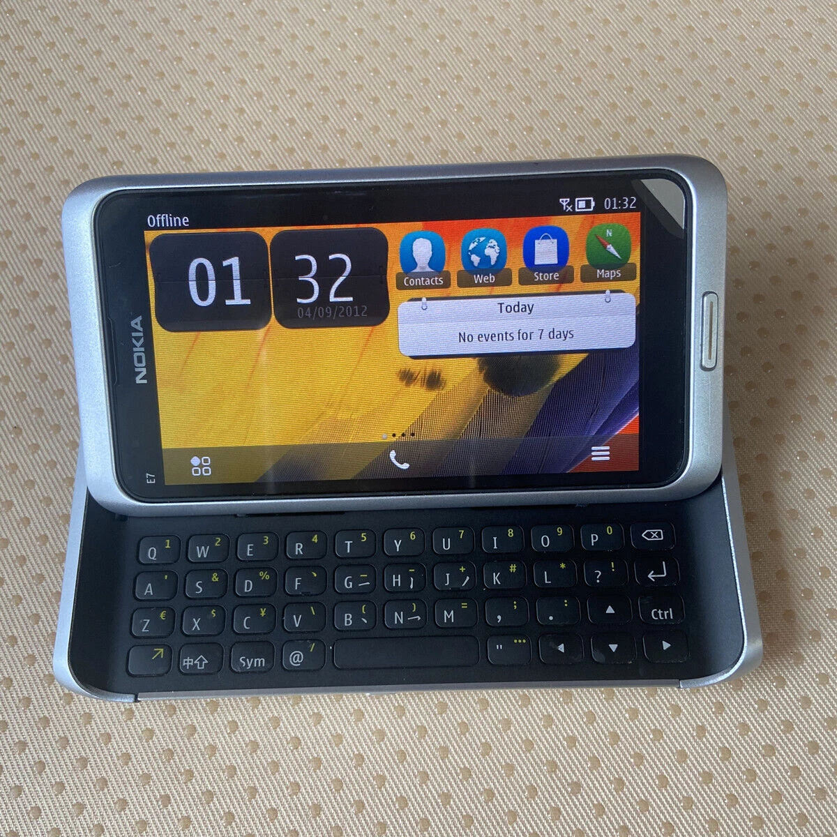 Nokia E7