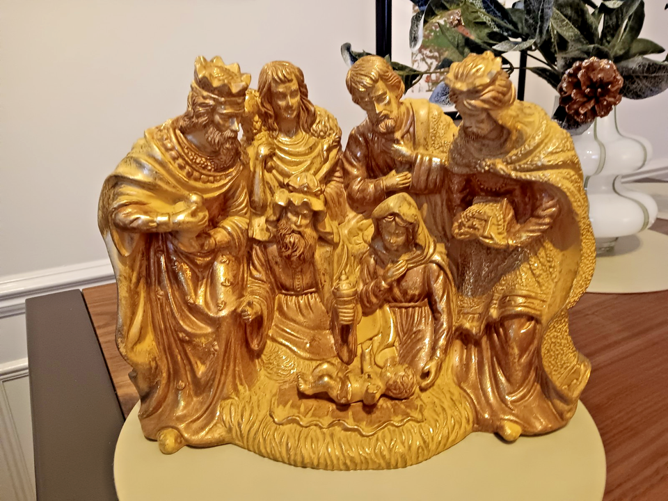 Beautiful Gold One Piece Nativity Scene Holy Family Christmas ...