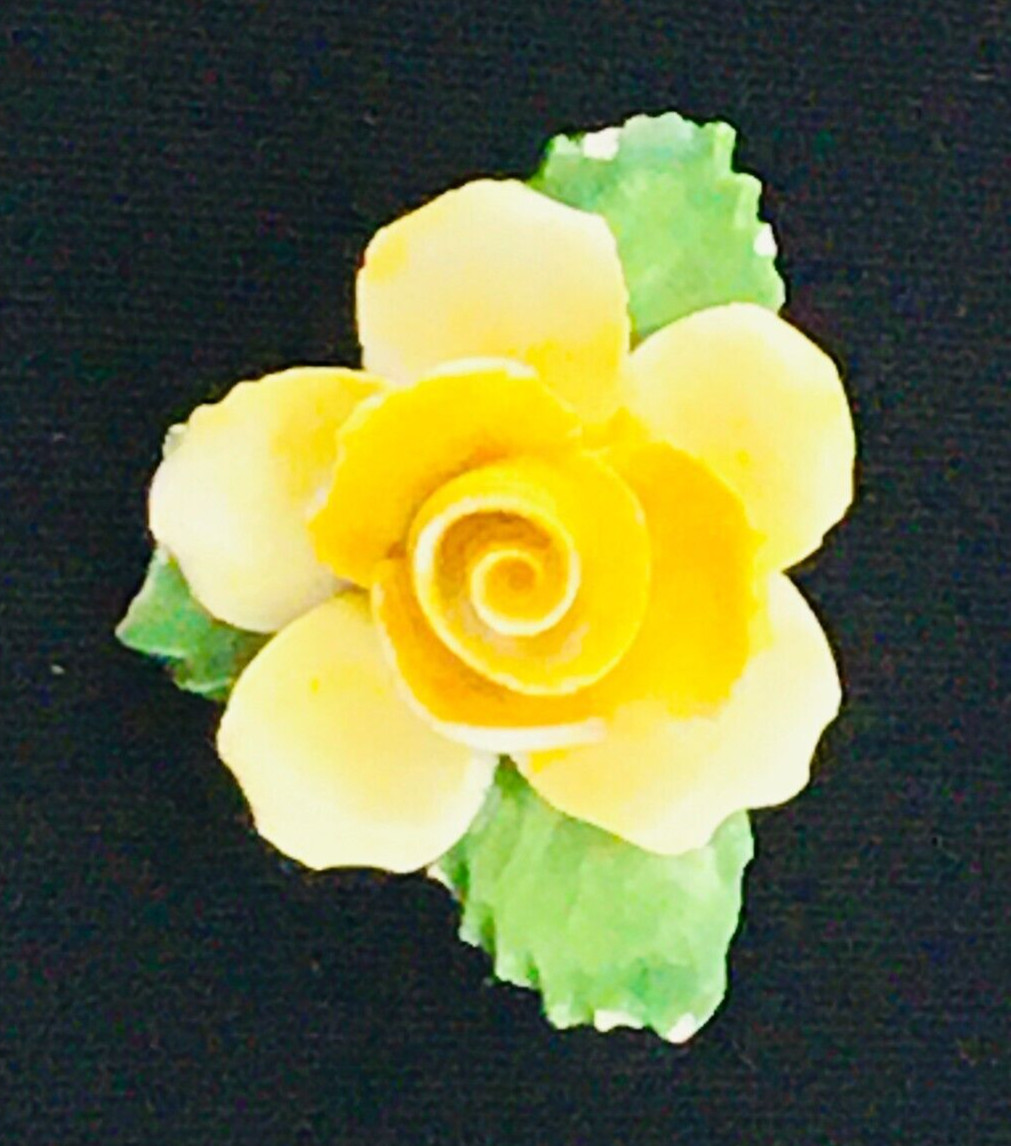 Small Vintage Yellow Porcelain Rose Flower Brooch. Si… - Gem
