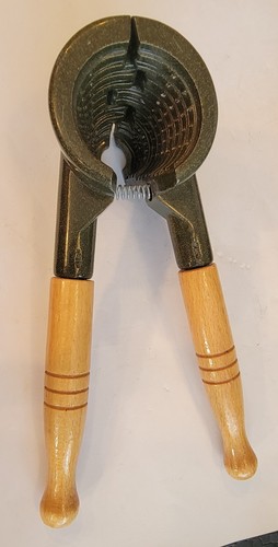 NUTCRACKER Best Nut DESIGN METAL SPRING LOADED WOOD HANDLE Pecan New No ...