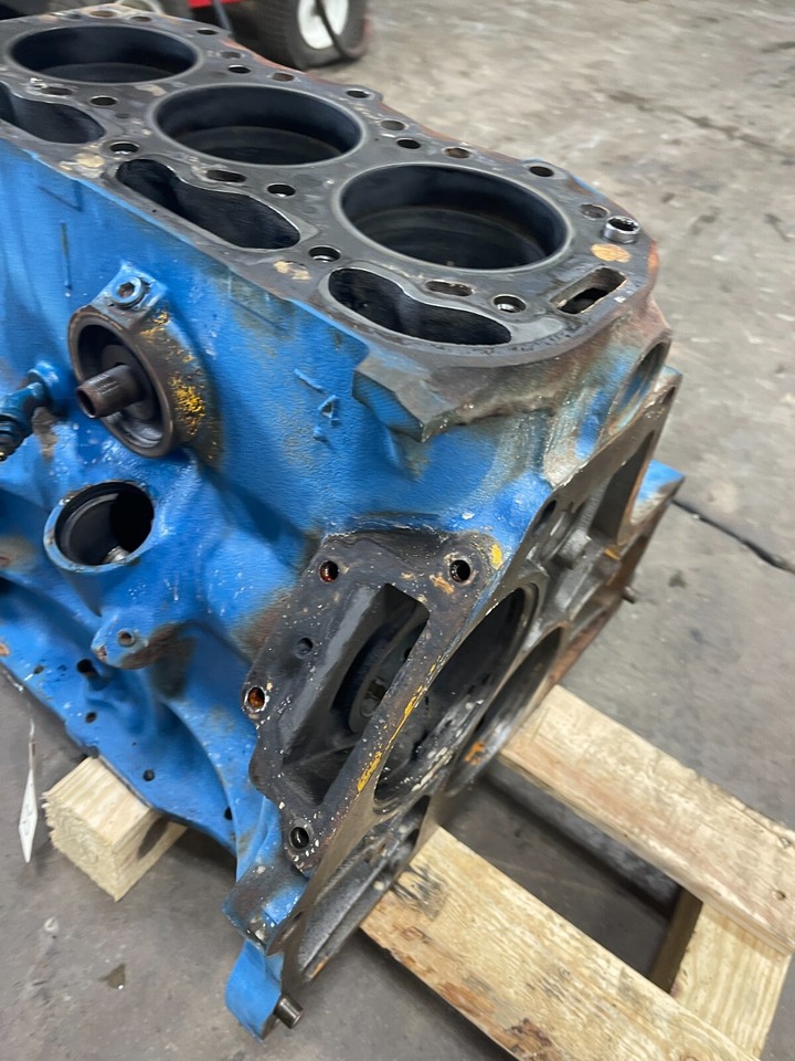 1974 Ford 2000 Tractor Engine Block D0NN6015J | eBay