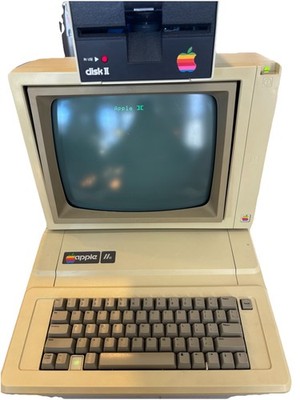 Apple IIe Computer with Keyboard Monitor Floppy Disk II Drive Manuals ...