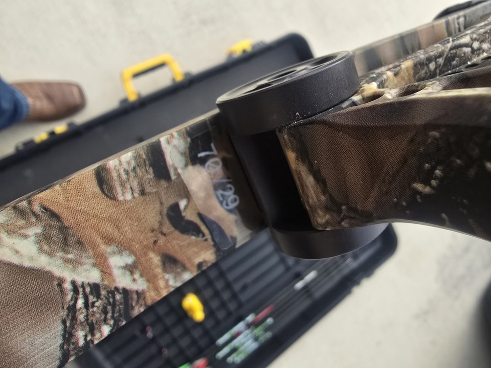 Mathews Z7 Compound Bow With Case And Extras | eBay