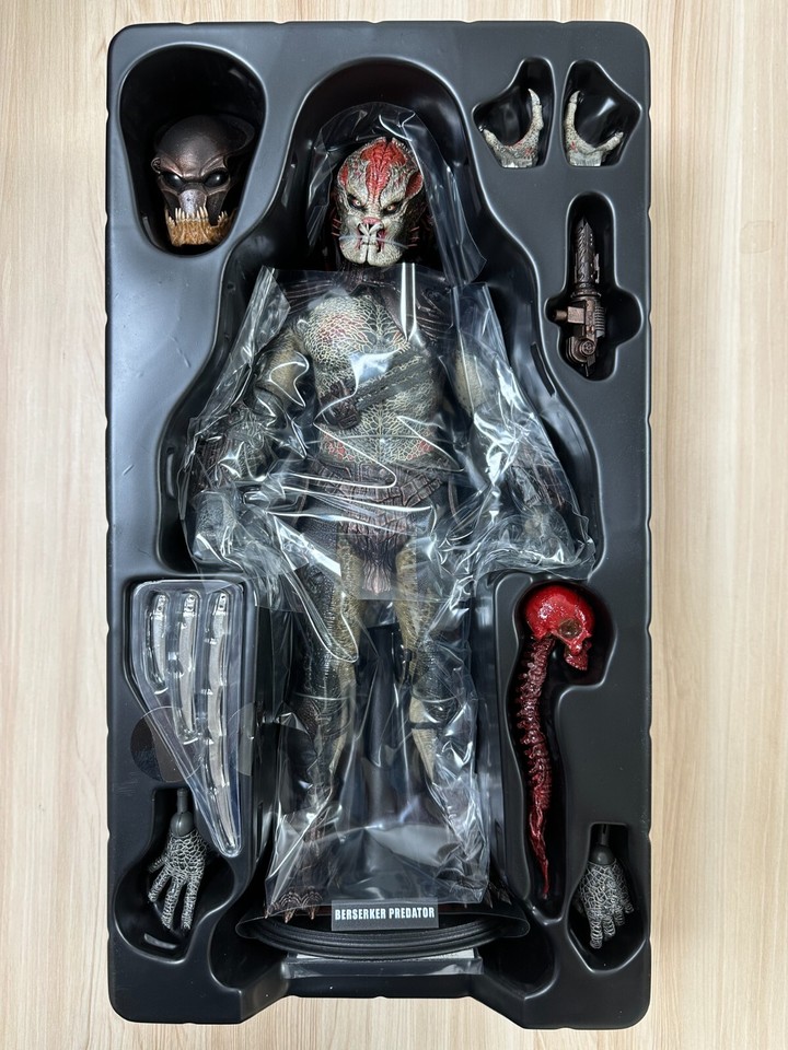 Hot Toys MMS 130 Predators Berserker Predator 14 inch Action Figure ...