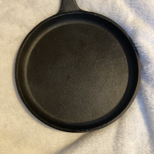 7" diameter Shallow SKOOKIE Cast Iron Mini Skillet Frypan with hot pad ...