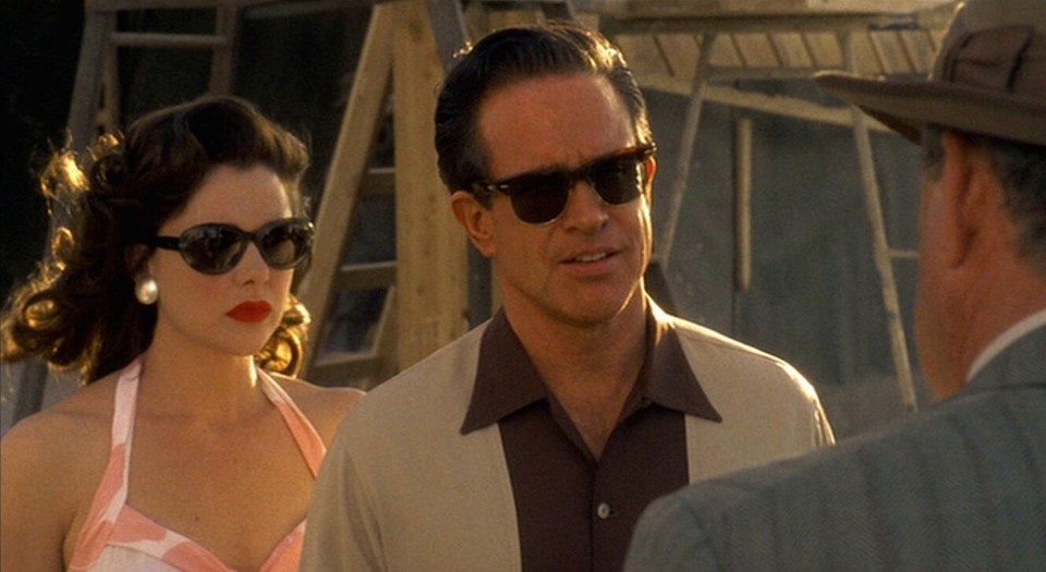 Bugsy Laserdisc, Warren Beatty, Annette Bening Director: Barry Levinson ...