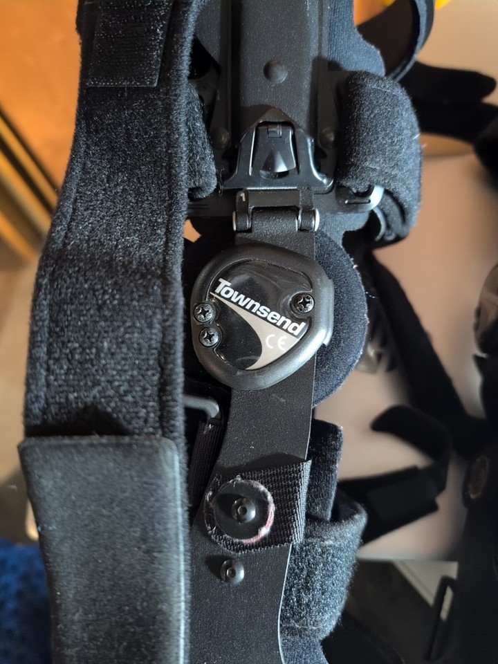 Townsend / Thuasne "REBEL RELIEVER" Knee Braces Pair Black See Pictures ...