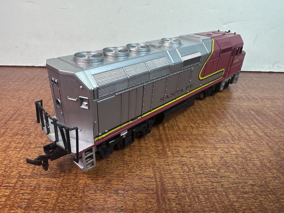 HO Scale Life-Like F40 Santa Fe ATSF Locomotive # 100 Tested To Run and ...