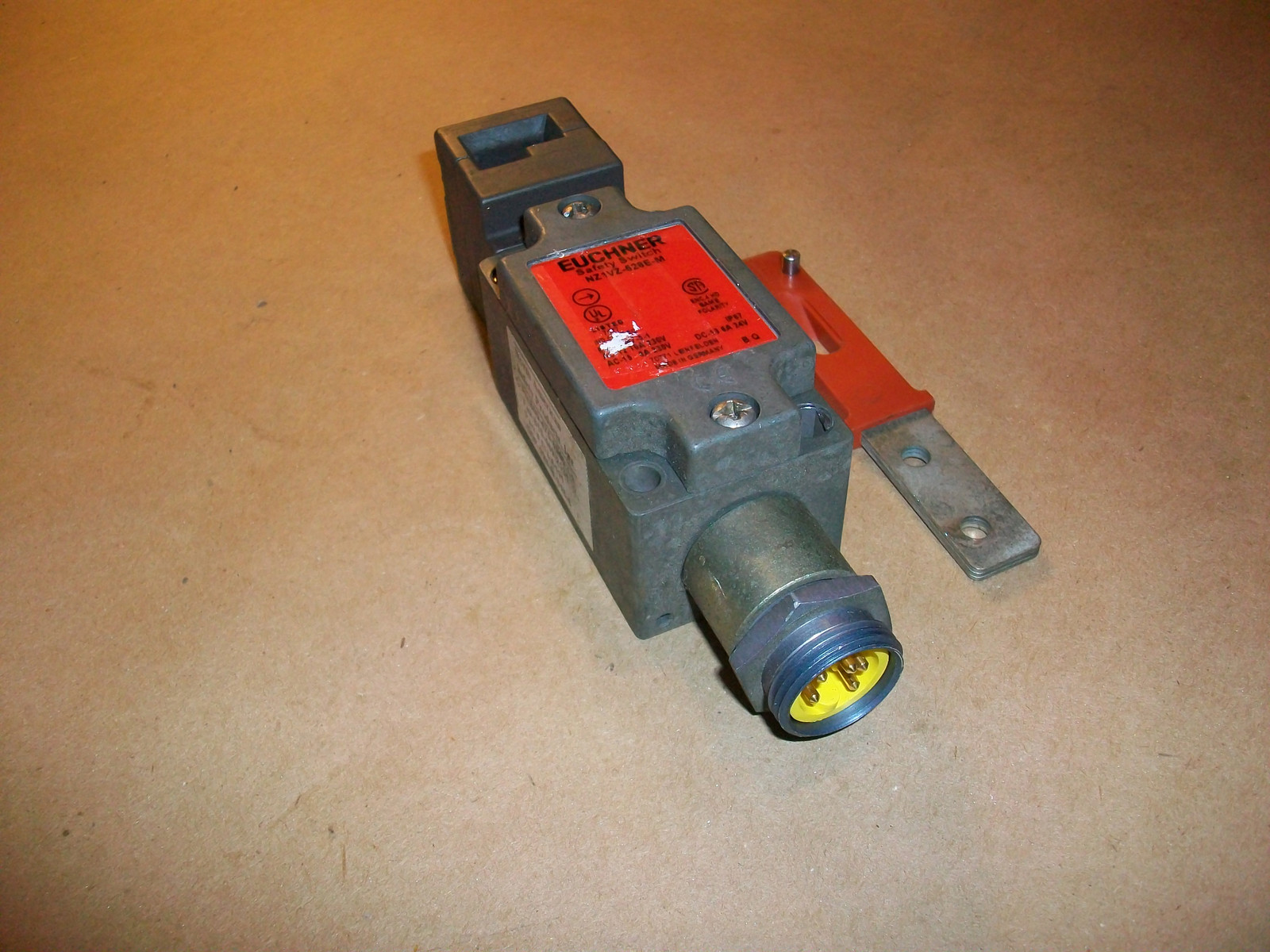Euchner Safety Interlock Switch NZ1VZ-528E-M USED | eBay