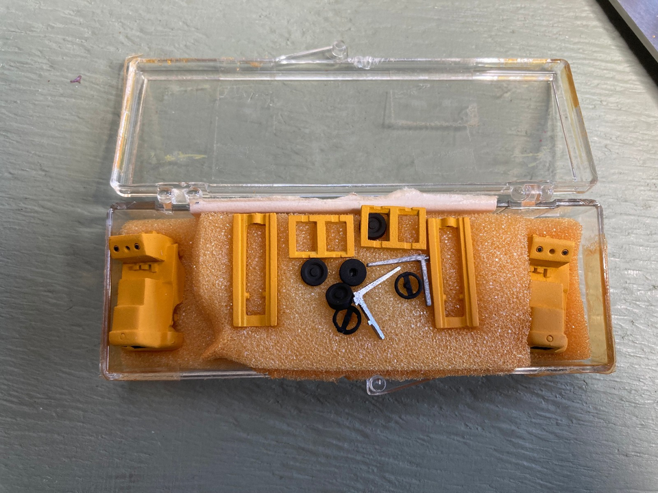 Hard to find Dyna-Models Two HO Fork Lifts kit -- factory painted ...