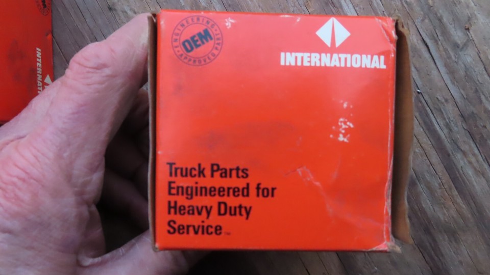 International DT466E Tappet Roller Lifter NOS OEM 1809570C1 Lot of 12 ...