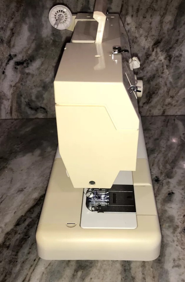 Singer Sewing Machine School Model 5830C W/ Foot Pedal-Very Clean-SHIPS ...