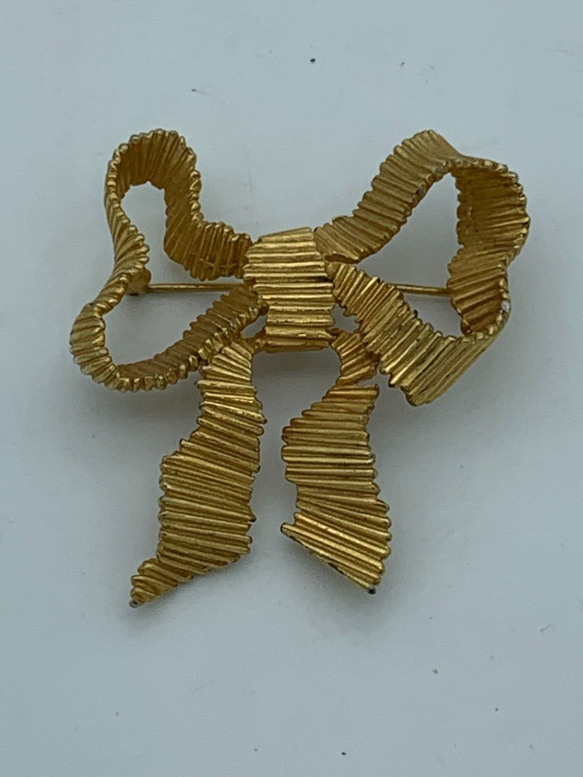 Rare Signed DeNicola Gold Tone Textured BOW Shape Pin… - Gem