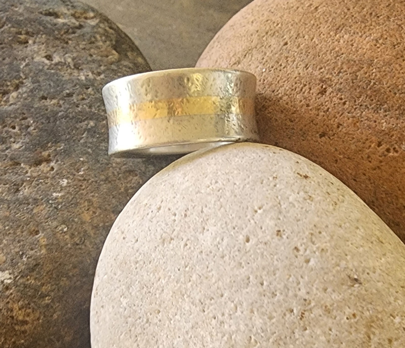 Retired James Avery WIDE 14kt Gold Center Hammered St… - Gem