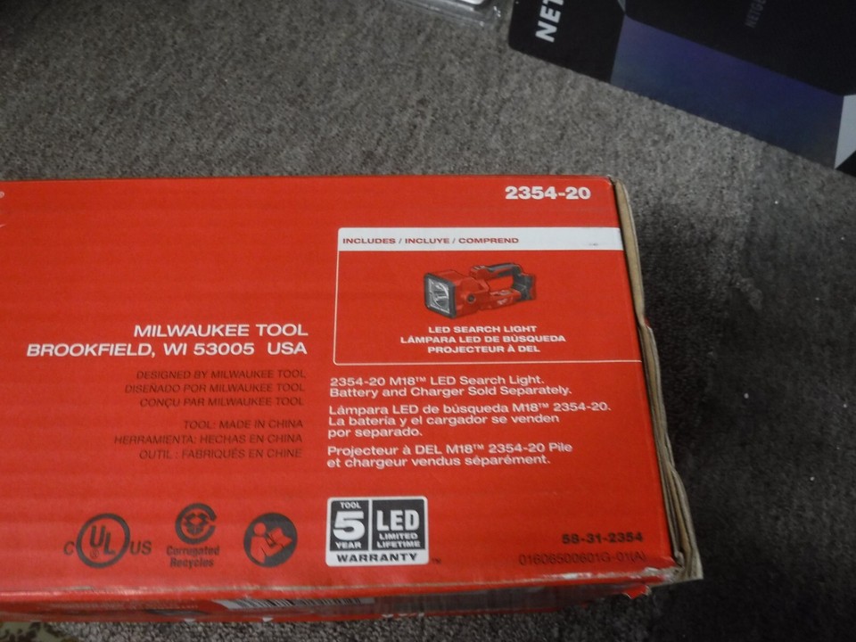 *NEW* Milwaukee M18 1250 Lumens Cordless Search Light (Tool-Only) 2354 ...