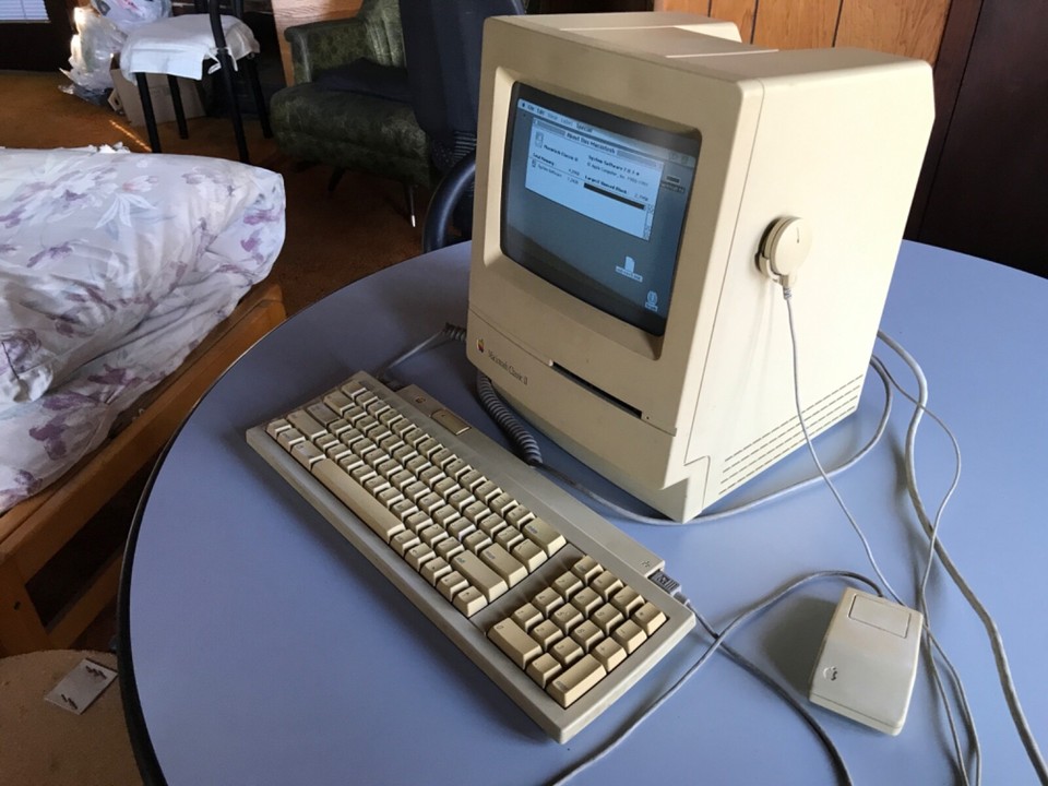 Vintage 1992 Apple Macintosh Classic II, Fully Functional, MS Word ...