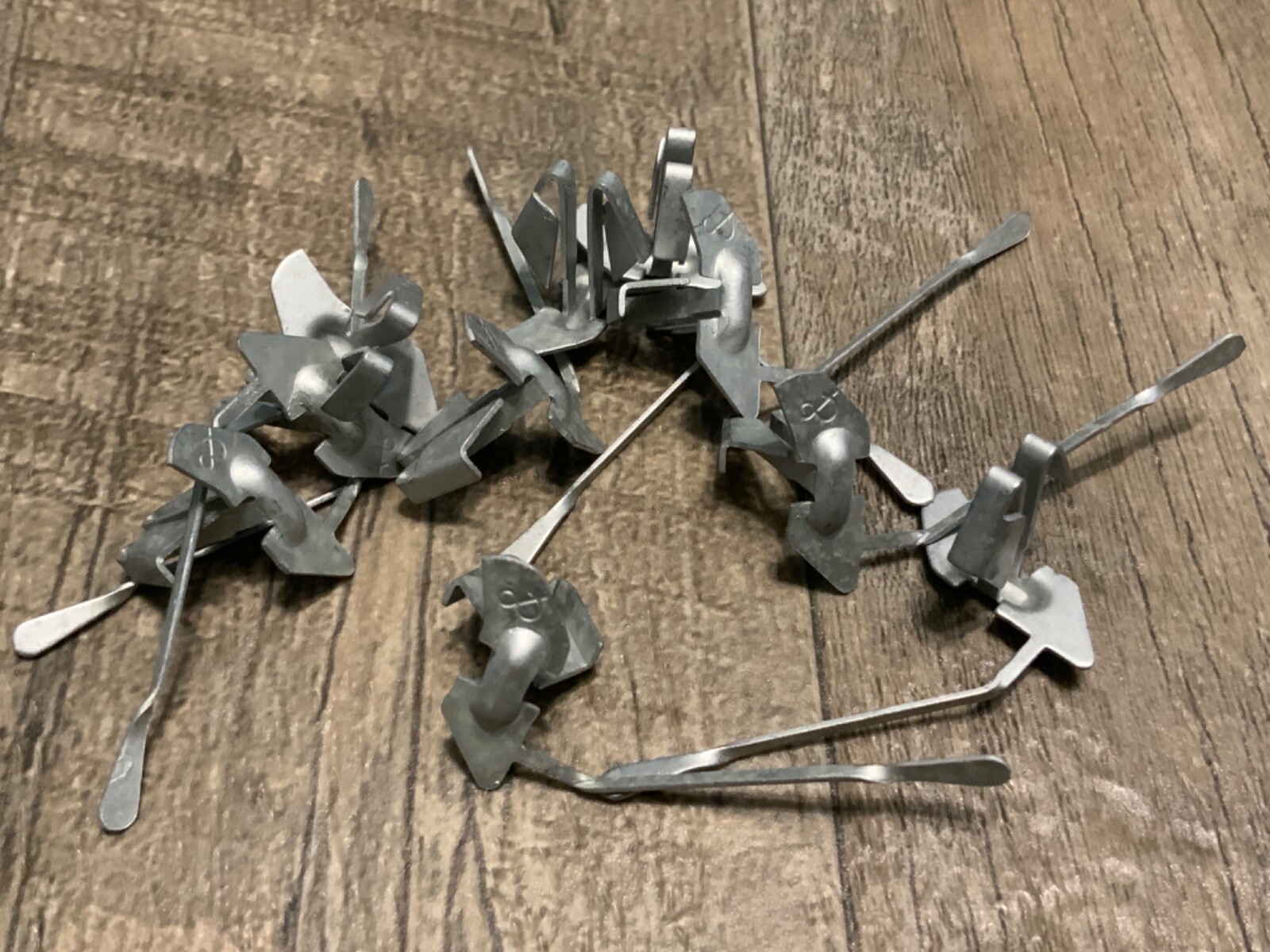 10 pcs steel push in trim clips for 1/2"-3/4" wide moulding fits ...