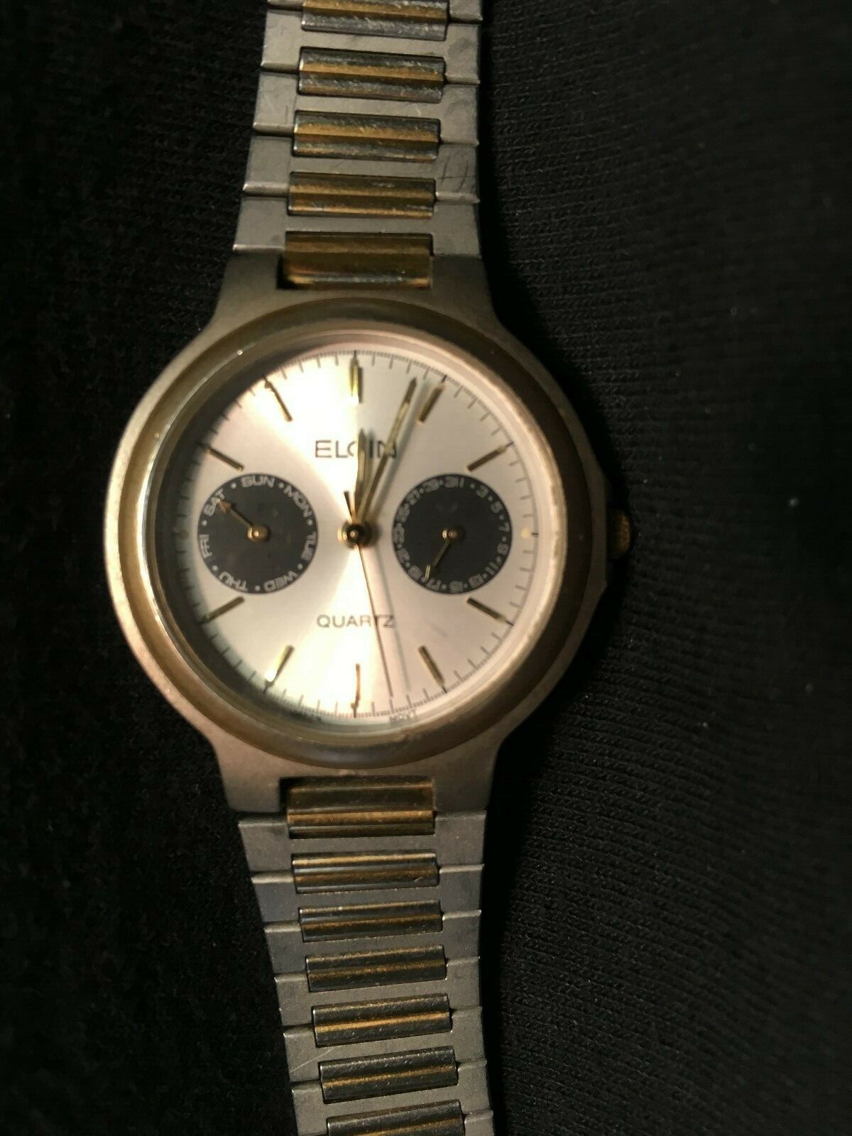 VINTAGE+ELGIN+QUARTZ+WRISTWATCH+SILVER+FACE+DUAL+DAY+DATE+DIALS+SS+ ...