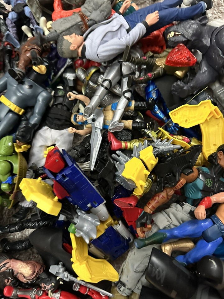 Huge Lot Of Mixed Action Figures,Batman, Gi Joe TMNT, Star Wars, Ect ...