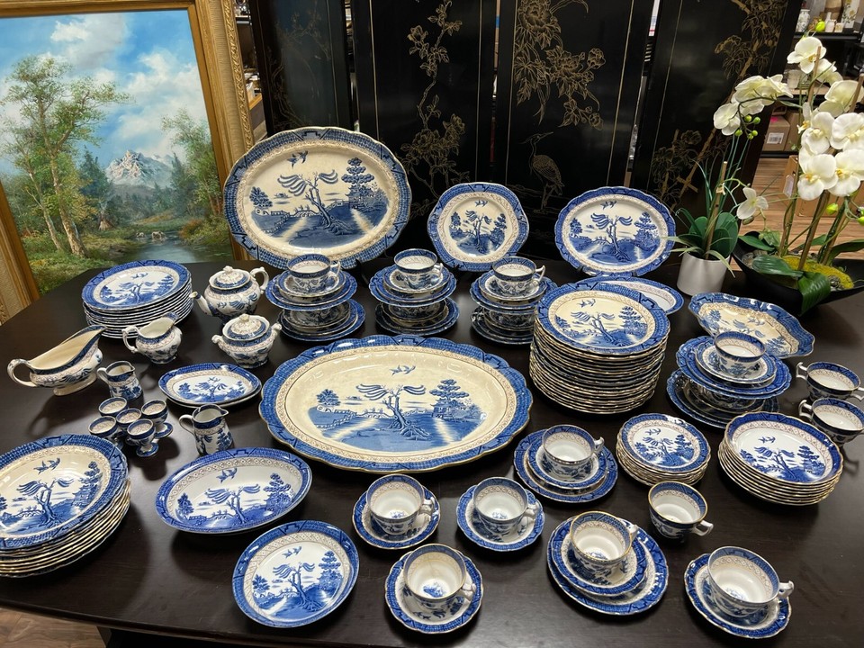 HUGE ANTIQUE SET “Real Old Willow” Dinner Set. 128 Pieces | eBay