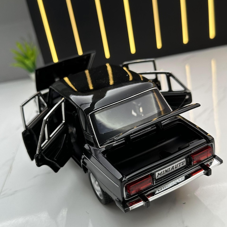 Pull-Back Lada Retro Model Car with Sound & Light - 1:24 Alloy ...