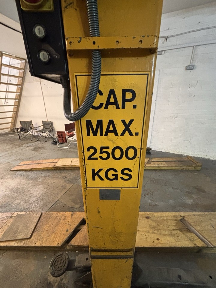 Two 2 Post Ramp Car Lift 2500KG Three Phase | eBay UK