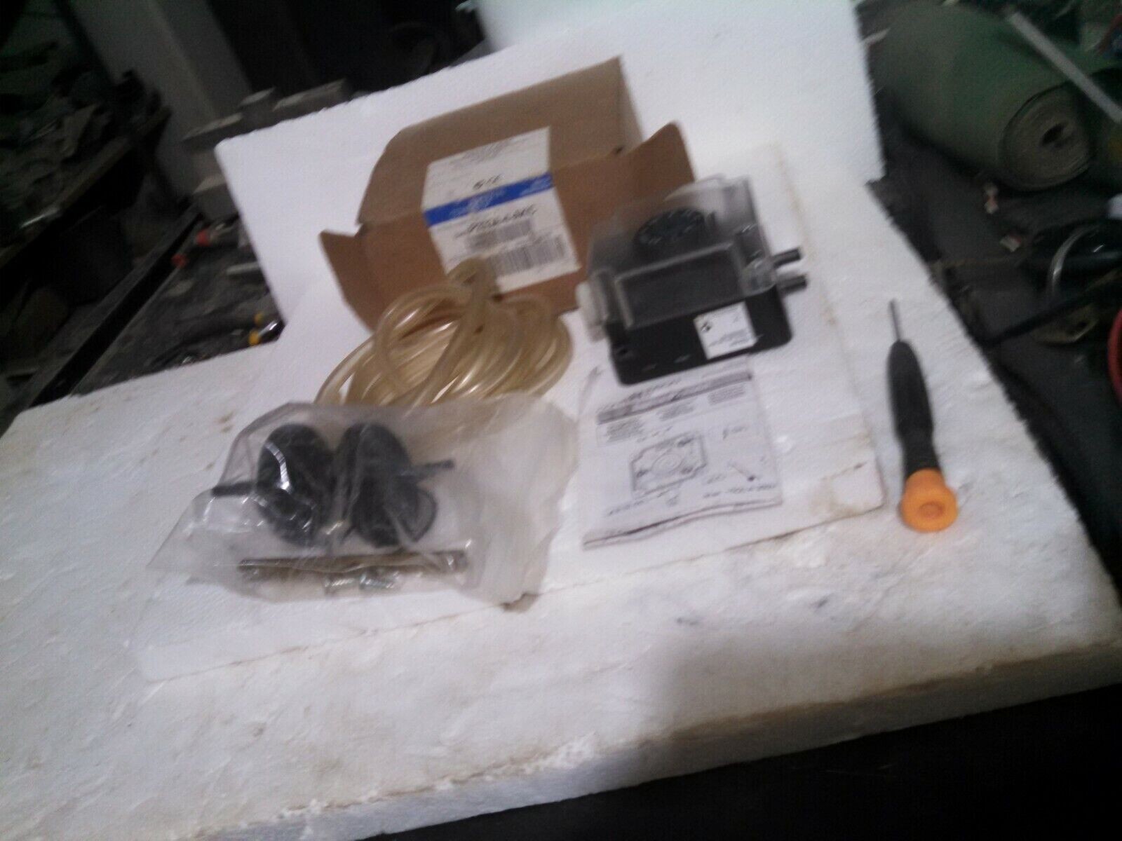 Johnson Control P233A-4-AKC Pressure Switch 0.5 to 4mbar PLC DCS ...