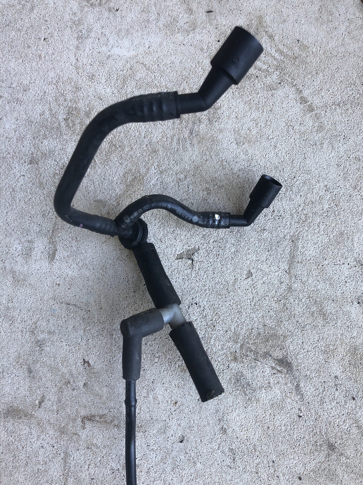 VW Eos Jetta GTI Audi A3 Vacuum Hose On Top of Cylinder Head Genuine ...