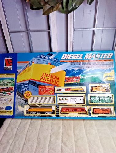Life-Like Diesel Master Electric Train Set 48x49 Oval Union Pacific HO ...